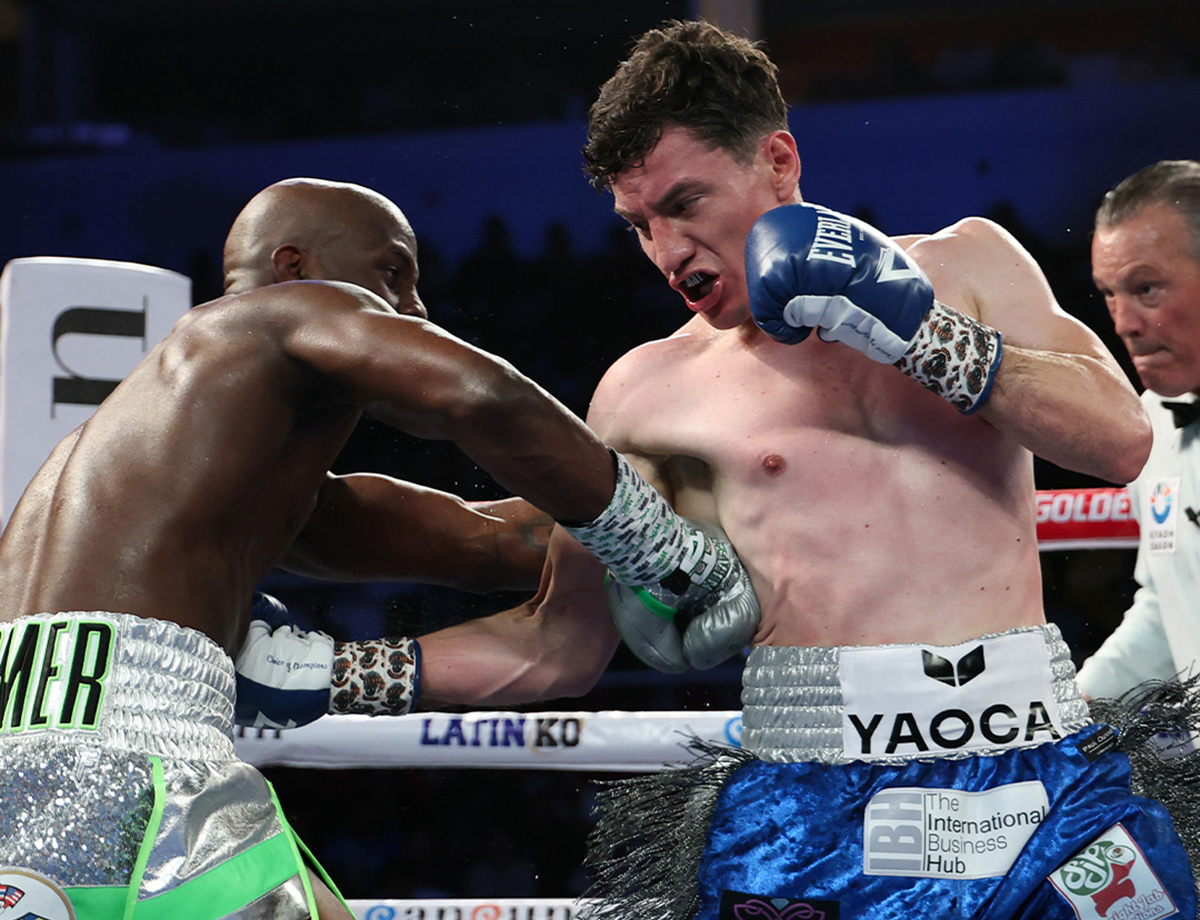 William Zepeda and Tevin Farmer Stand and Deliver Wild Showdown - NY FIGHTS
